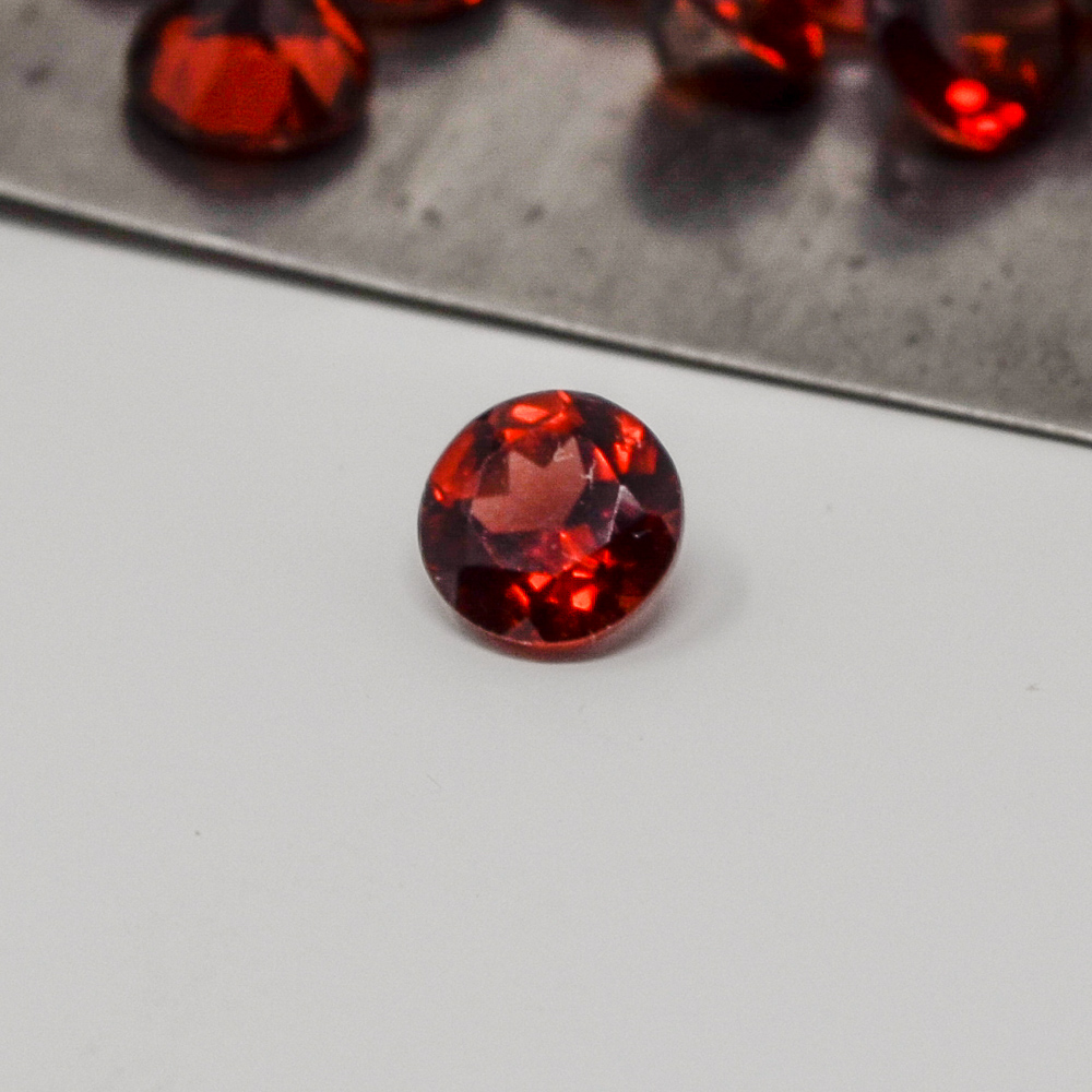 Round Missouri River Garnet .60cts - Sapphire Mine